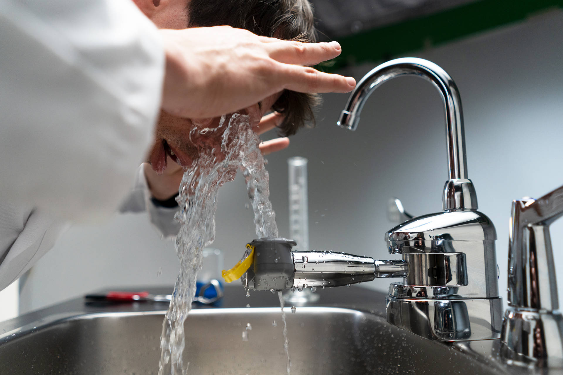 Emergency Eyewash and Safety Shower Best Practices – PUPN